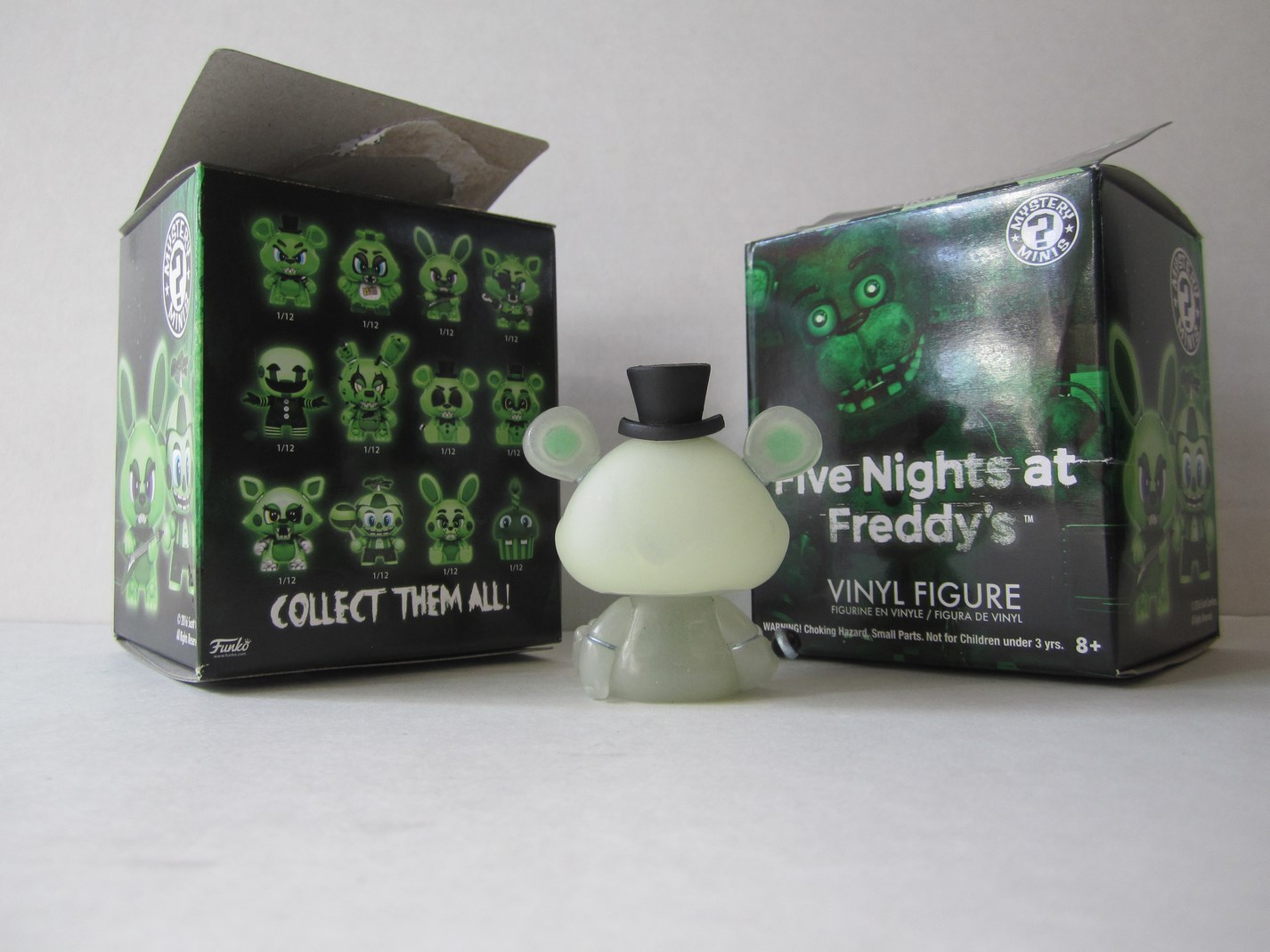 2016 Funko Mystery Minis Five Nights at Freddy s Glow in the Dark NNO Shadow Freddy Looks like Golden Freddy to me NM MT