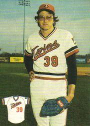 1983 Twins Team Issue #25 Ron Davis - NM-MT
